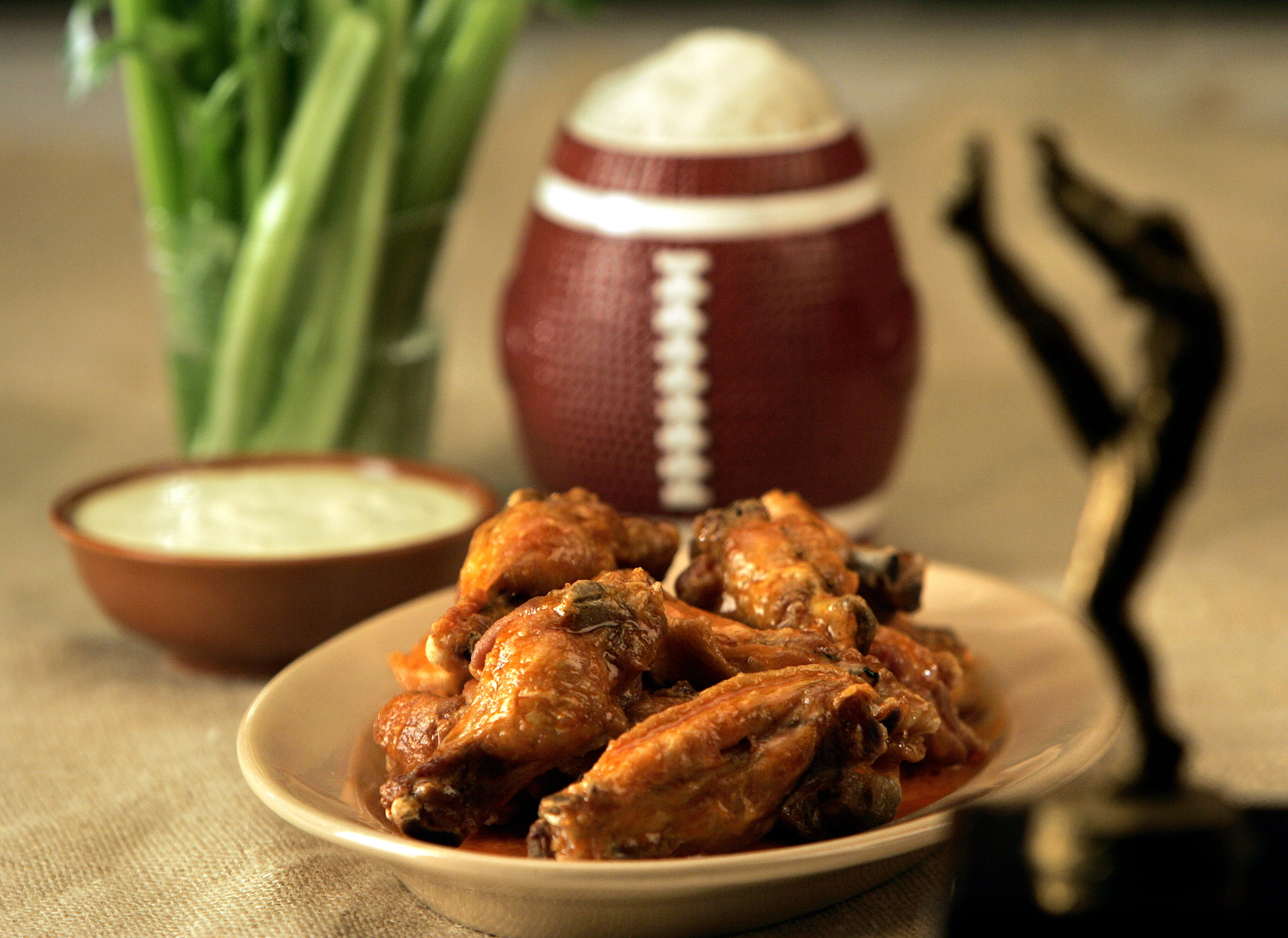 Chicken Wing, Guac Prices Drop in 2023 Ahead of Super Bowl 57 – NBC Chicago
