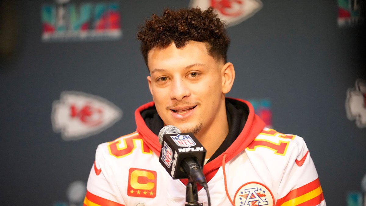 Patrick Mahomes Corrects Dad’s Comments About 2017 NFL Draft – NBC Chicago