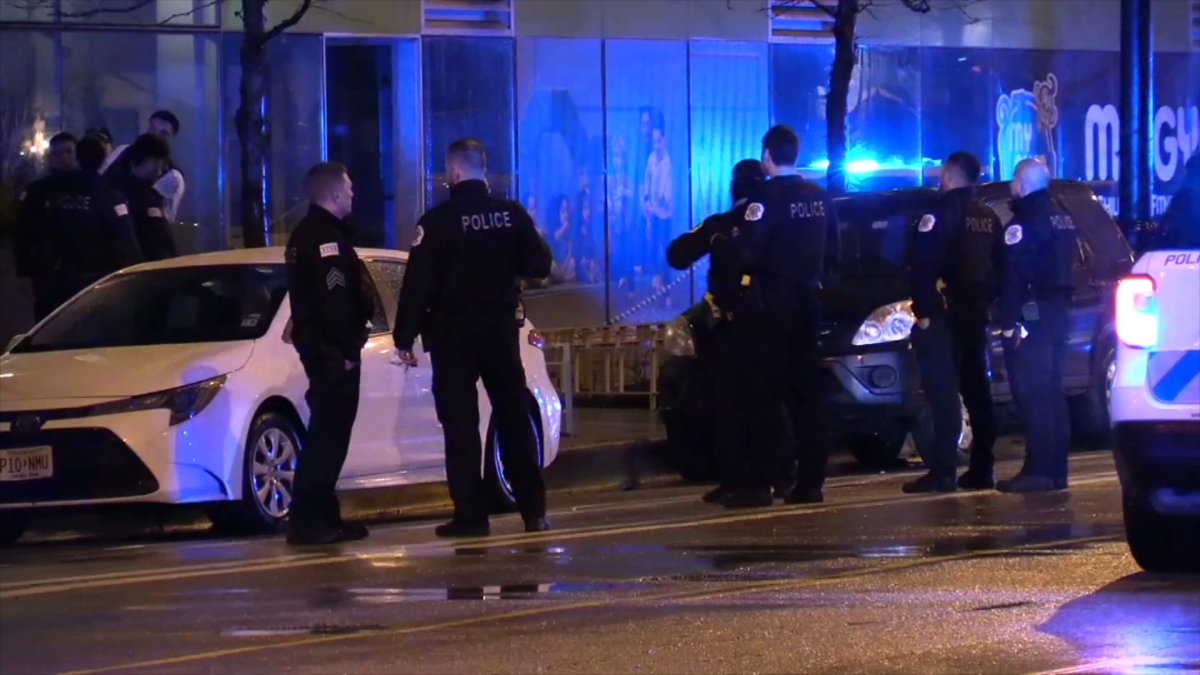 Video Large Swat Cpd Presence Outside South Loop High Rise After