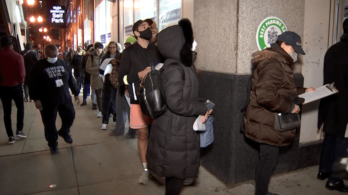 Watch: Long Line Forms at the Chicago Loop Voting Supersite as Last ...