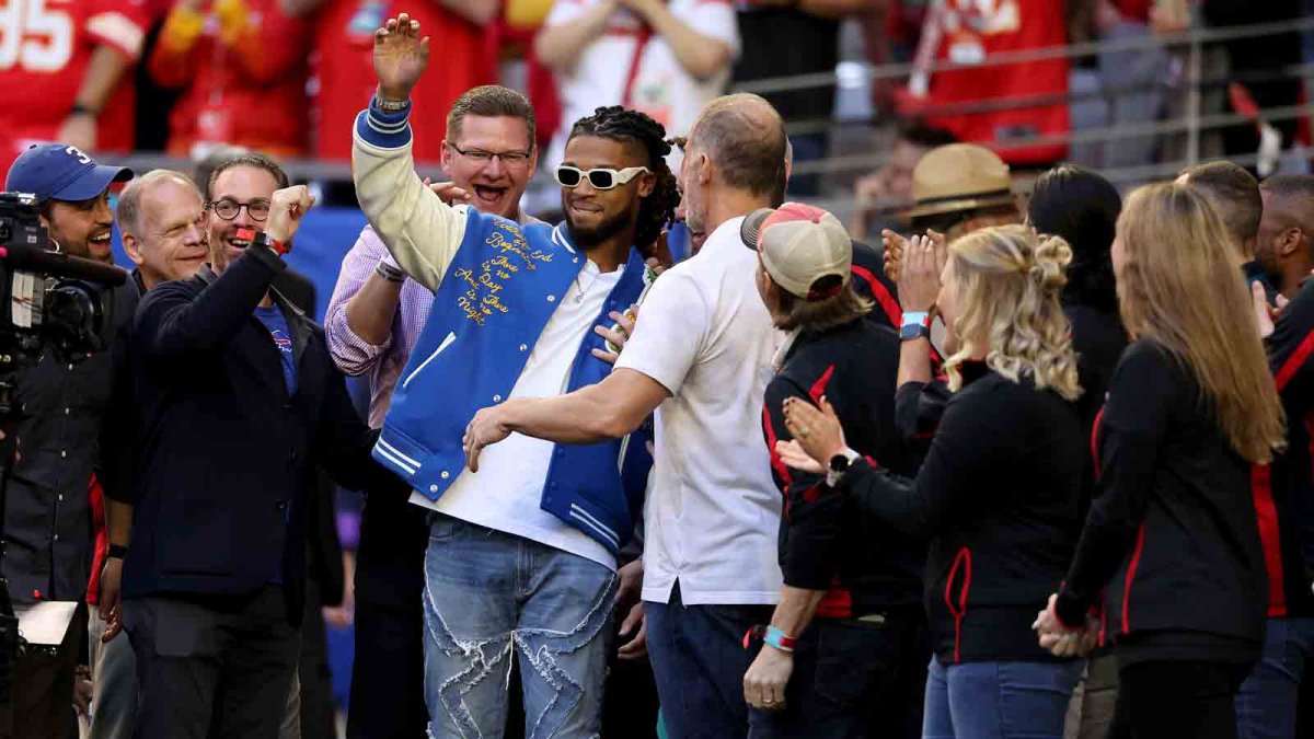 Damar Hamlin Makes Appearance On Field at Super Bowl – NBC Chicago