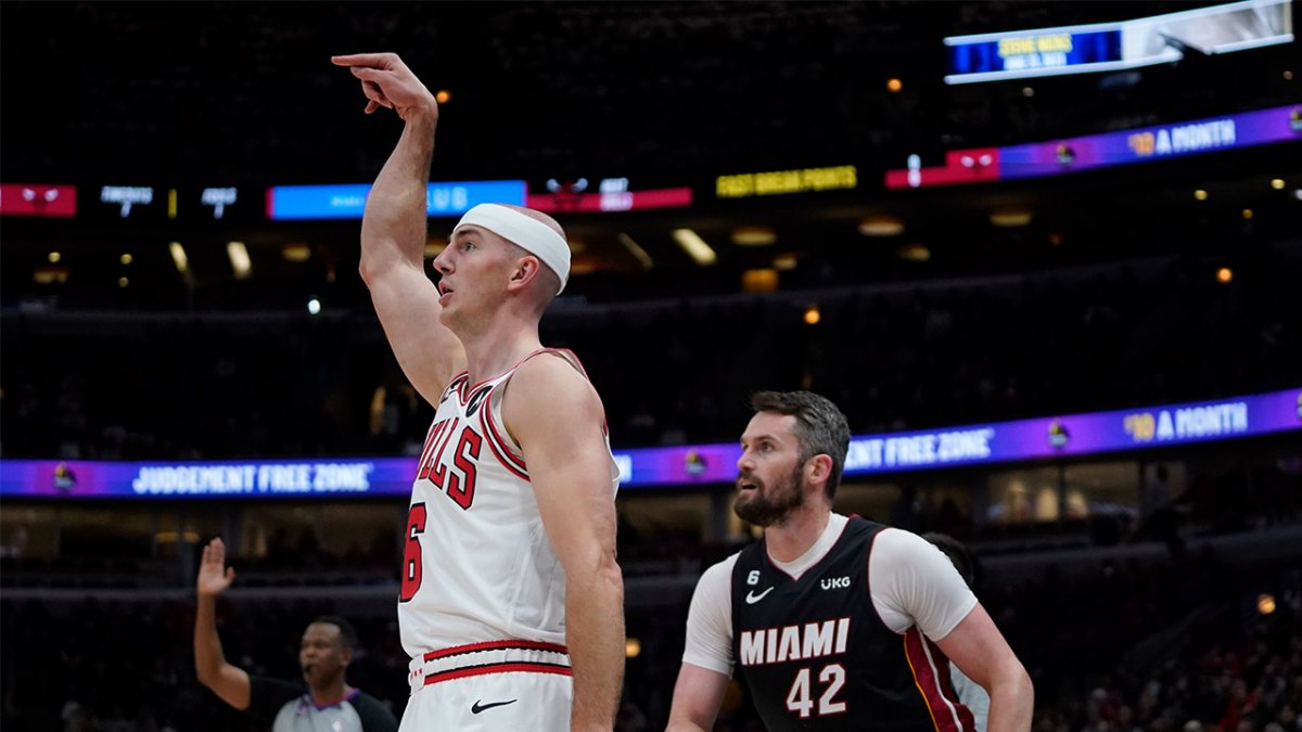 Bulls’ Alex Caruso Re-Aggravates Foot Sprain Against Miami Heat – NBC ...