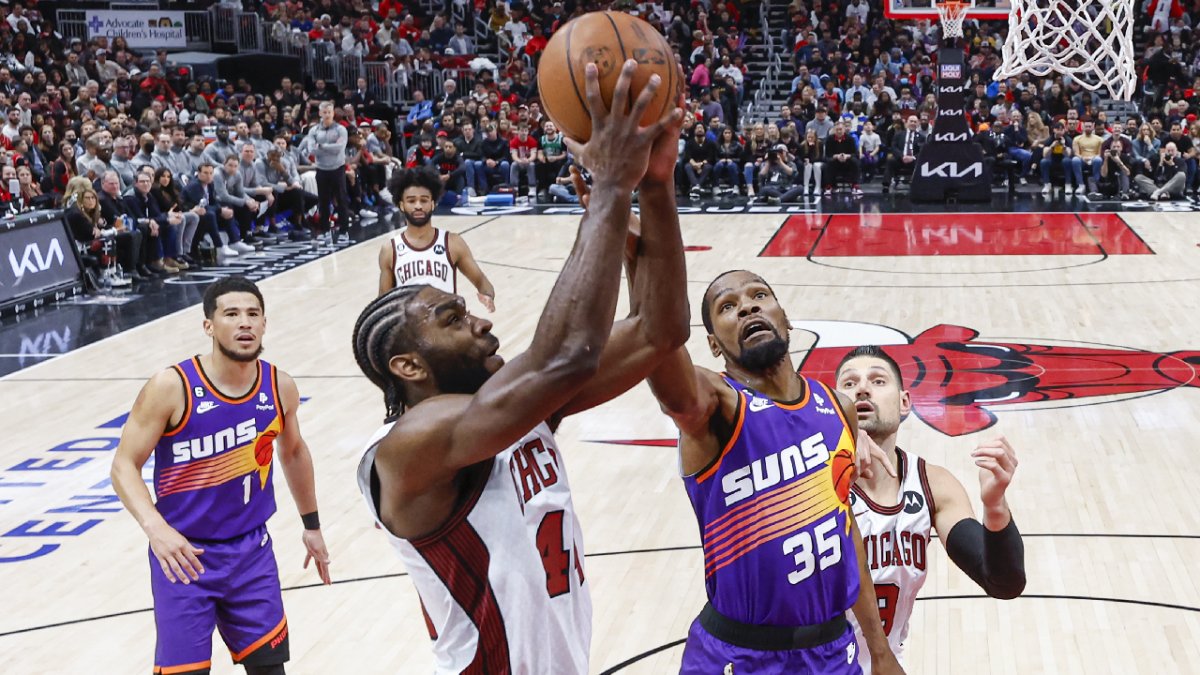 Suns’ Kevin Durant, Devin Booker Overwhelm Bulls in 4th Quarter – NBC Chicago