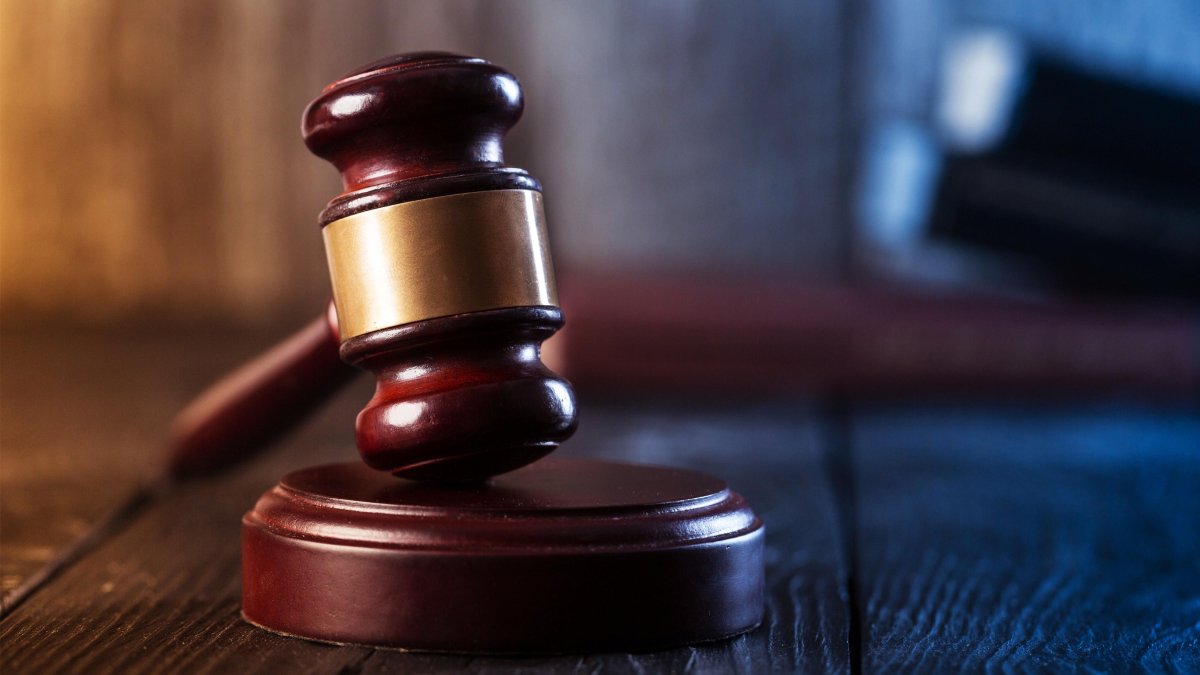 Cook County Bans Reporters From Bringing Phones, Computers Into ...