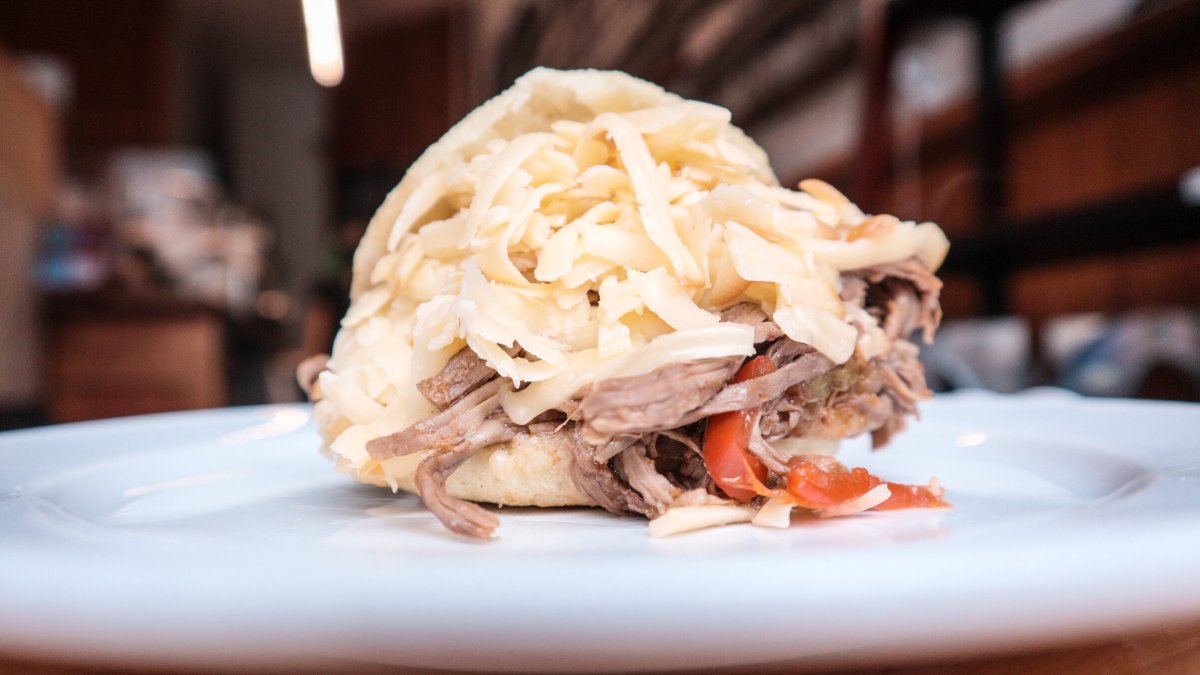 Try Venezuelan Arepas at 11 Degree North in Lakeview – NBC Chicago