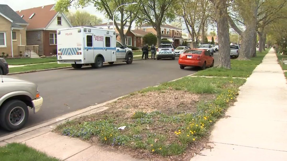 Chicago Violence: 1 Killed, 2 Children Among 17 Wounded in Weekend ...