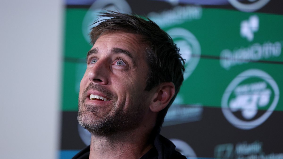 Cell Phone Video Captures Aaron Rodgers Dancing to ‘Style’ During ...