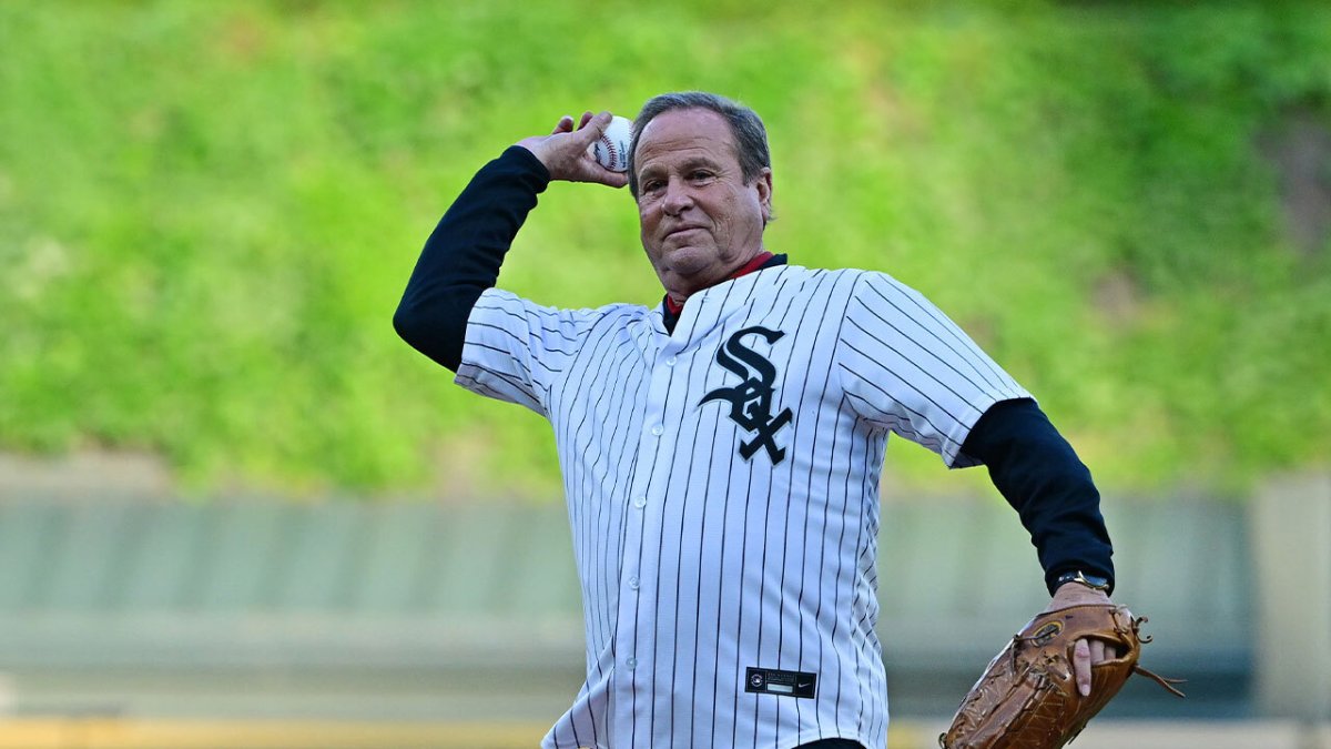 White Sox’ analyst Steve Stone gives pitching tutorial on air – NBC Chicago