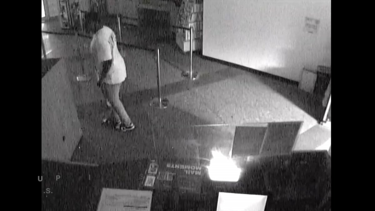 Surveillance Video Shows Break-In At Thompson Center in Chicago – NBC ...
