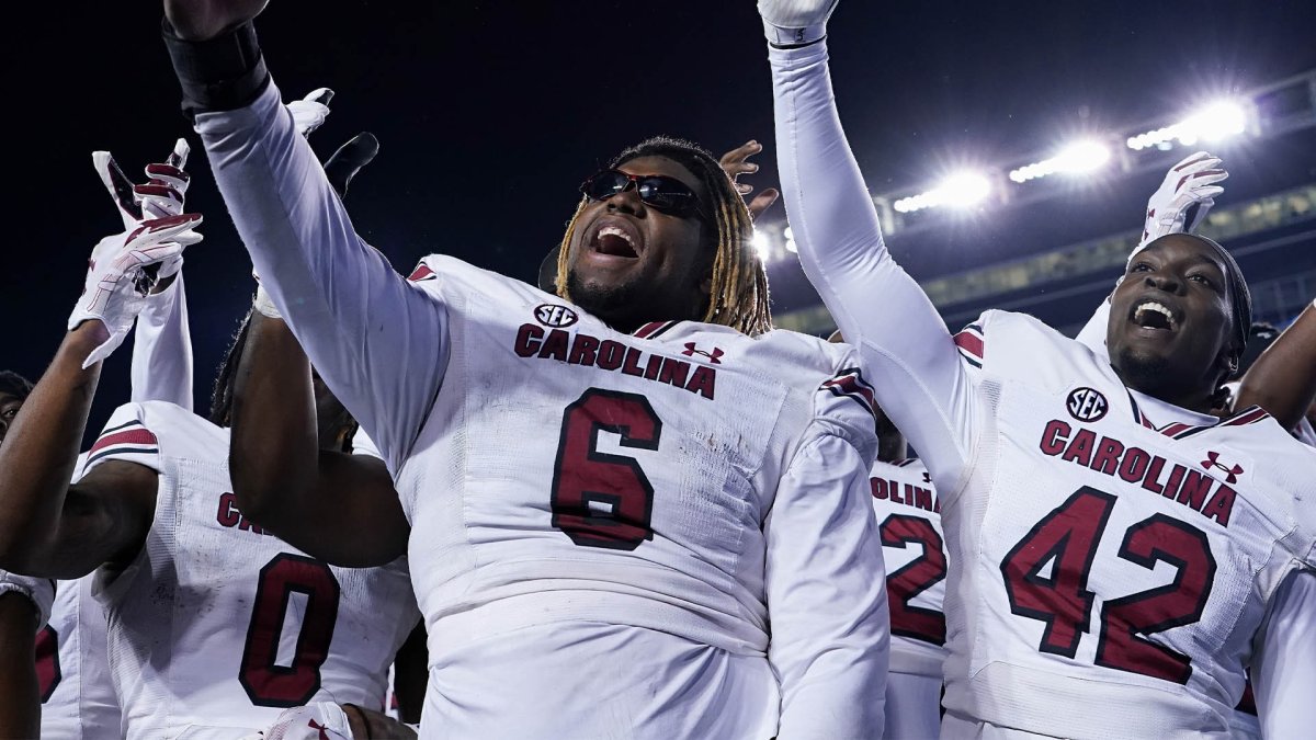 Bears Rookie Zacch Pickens Shares Personality With Spice Adams – NBC ...