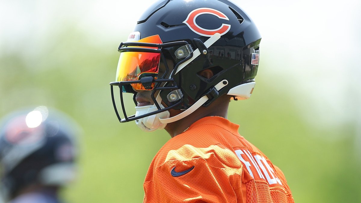 Bears’ Tyler Scott Says Justin Fields Is Last to Leave OTAs Every Day ...
