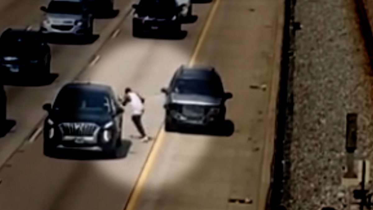 Viral Video Shows Man on Highway Slowing Down Traffic, Chased by Group ...