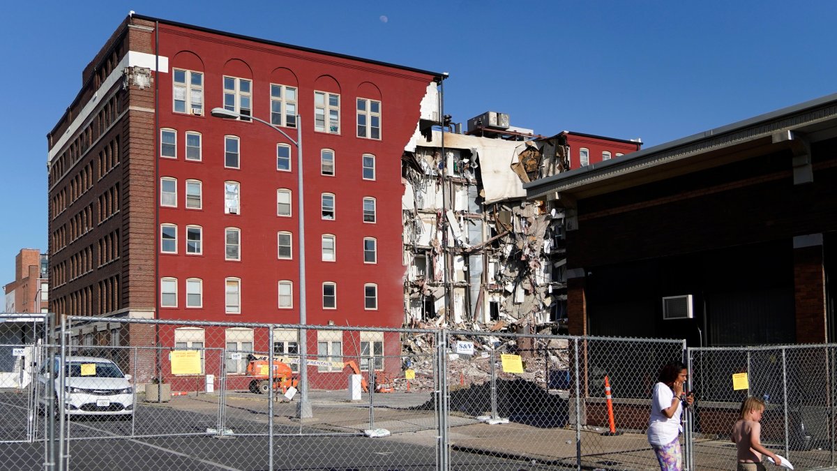 Residents of Collapsed Iowa Building Were Allowed to Stay as Reports ...