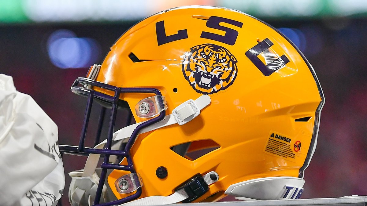 Lsu Football Team Shows Off Air Conditioned Helmets For 2023 Season