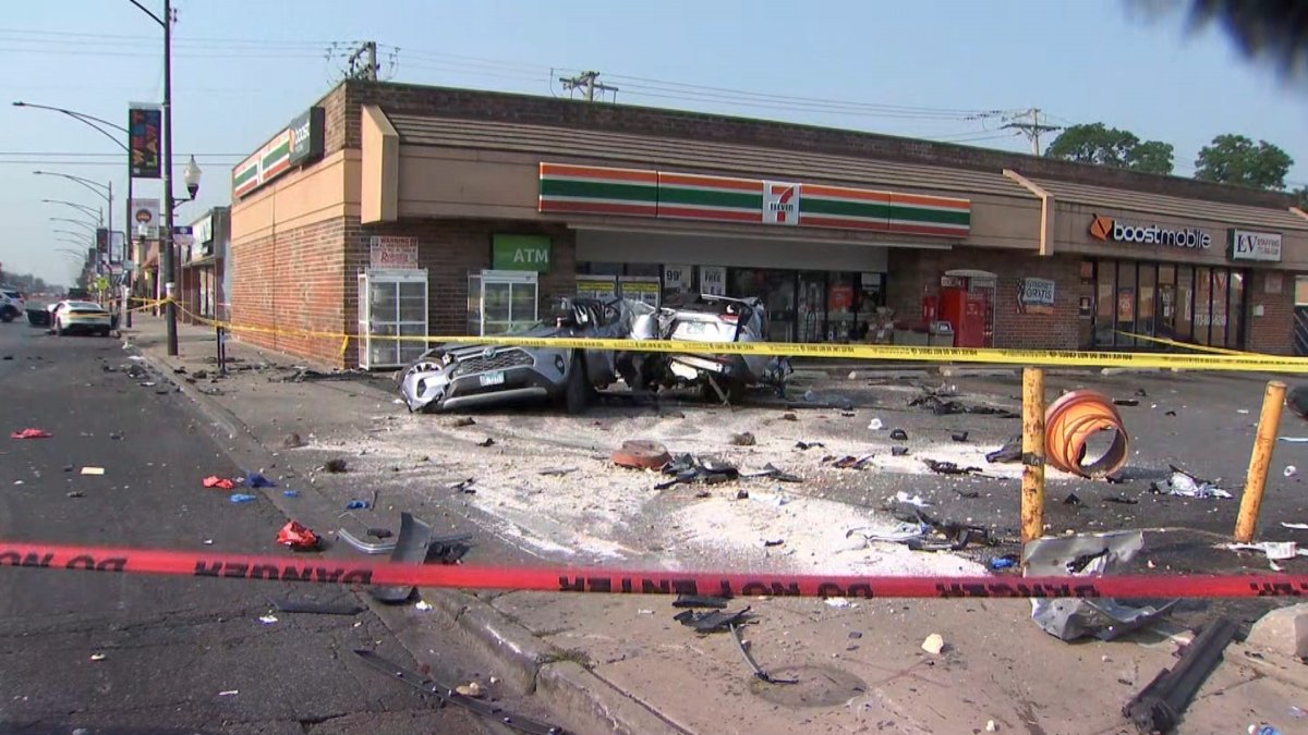 High-speed crash near Chicago 7-11 leaves cars destroyed and mangled, 1 ...