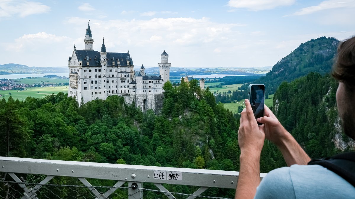 Details emerge in attack at German castle that left Illinois woman dead ...