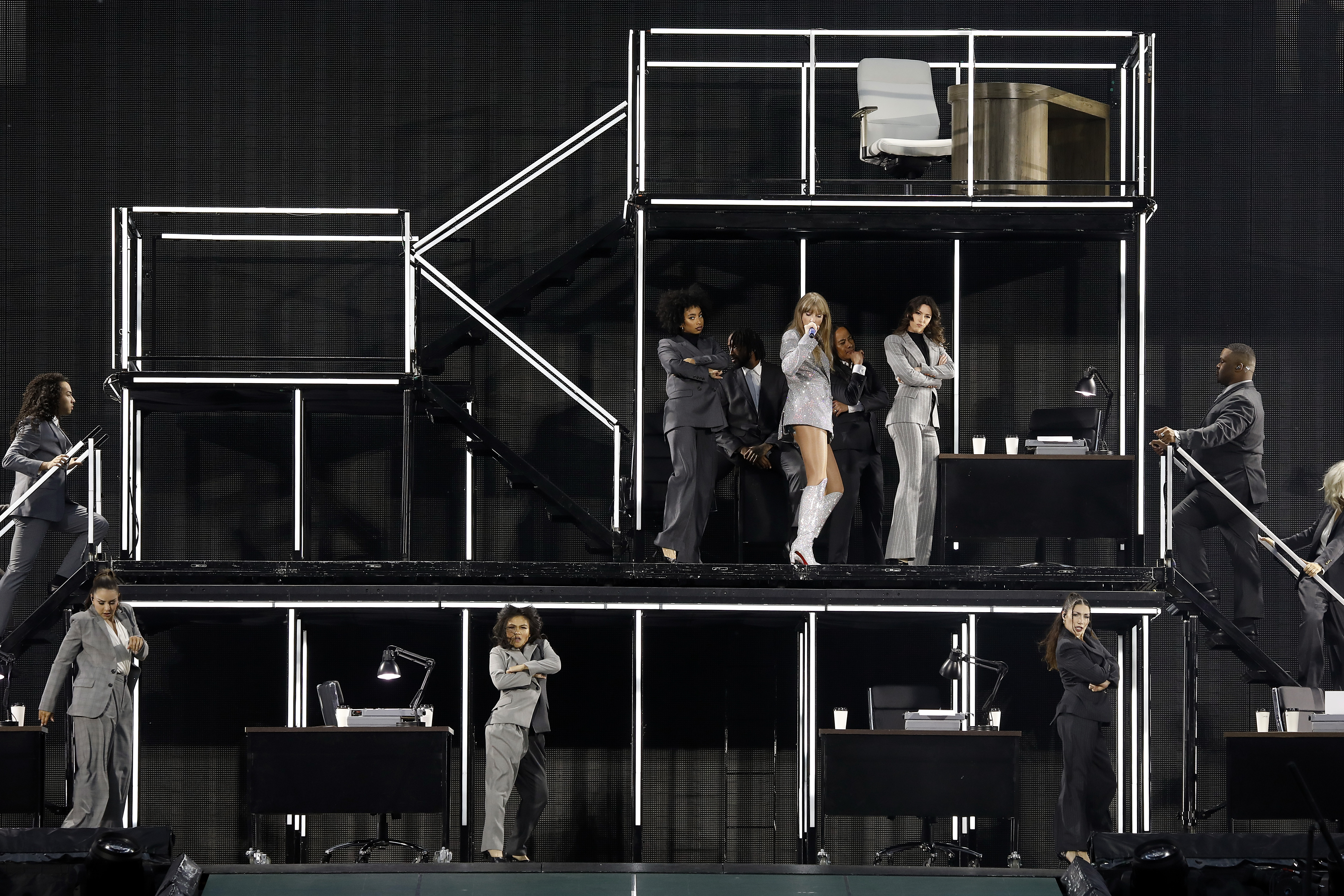 Images From Taylor Swift’s Friday Show at Soldier Field – NBC Chicago
