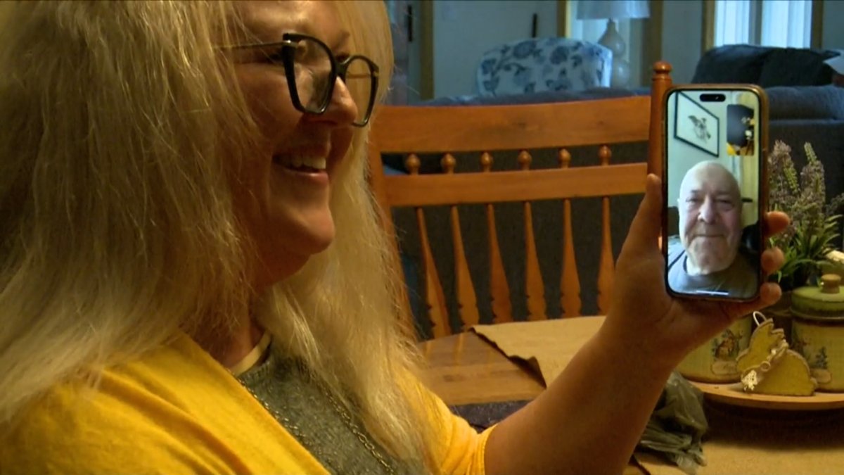 Miracle Reunion: Woman Reunites With Long-Lost Father After Decades of ...