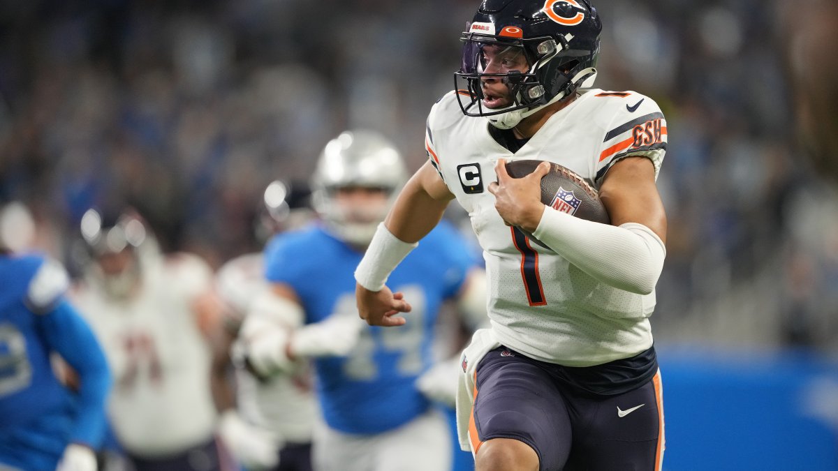 Justin Fields names himself in top five best rushing quarterbacks in ...