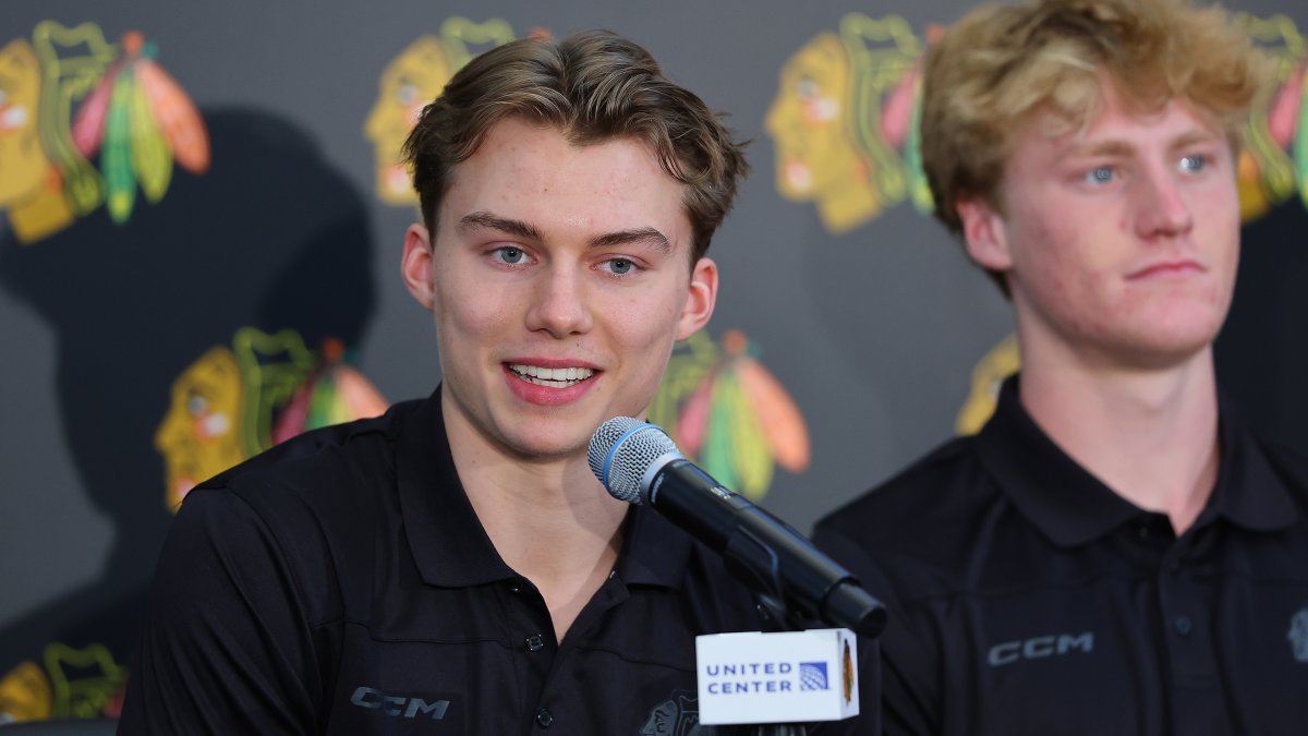 Blackhawks’ Connor Bedard is excited to try Chicago deep dish pizza ...