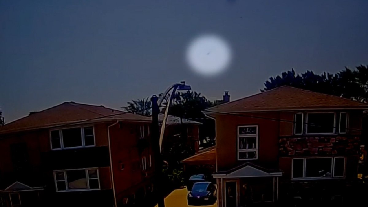 Video shows moment debris falls from plane into Chicago backyard near O ...
