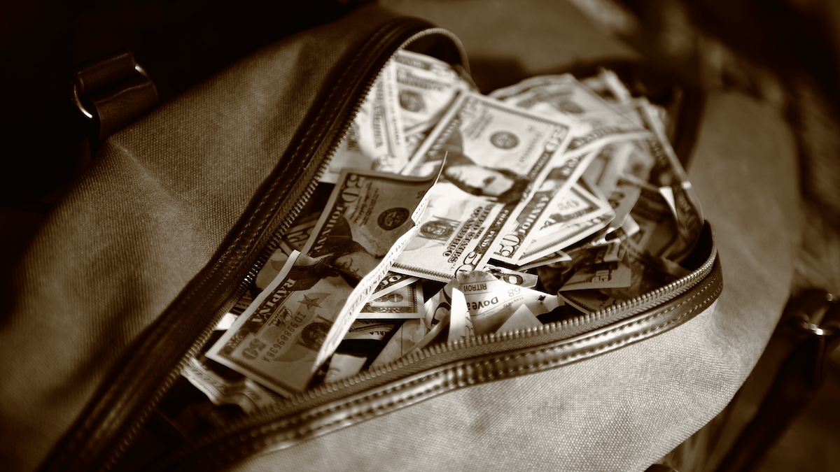 $300K stolen from bags of cash that fell from truck in Oak Park – NBC ...