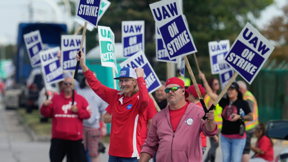 United Auto Workers strike put Biden’s goals for labor and climate at ...