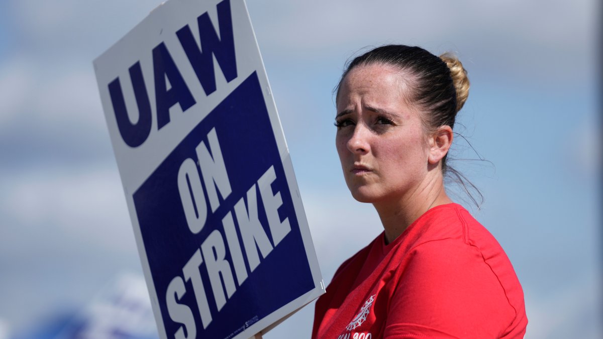 United Auto Workers union sets deadline for ‘serious progress’ or more ...