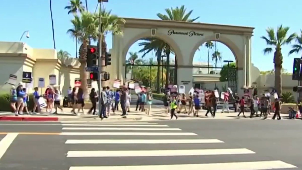 WGA votes to end Hollywood writers strike Wednesday – NBC Chicago