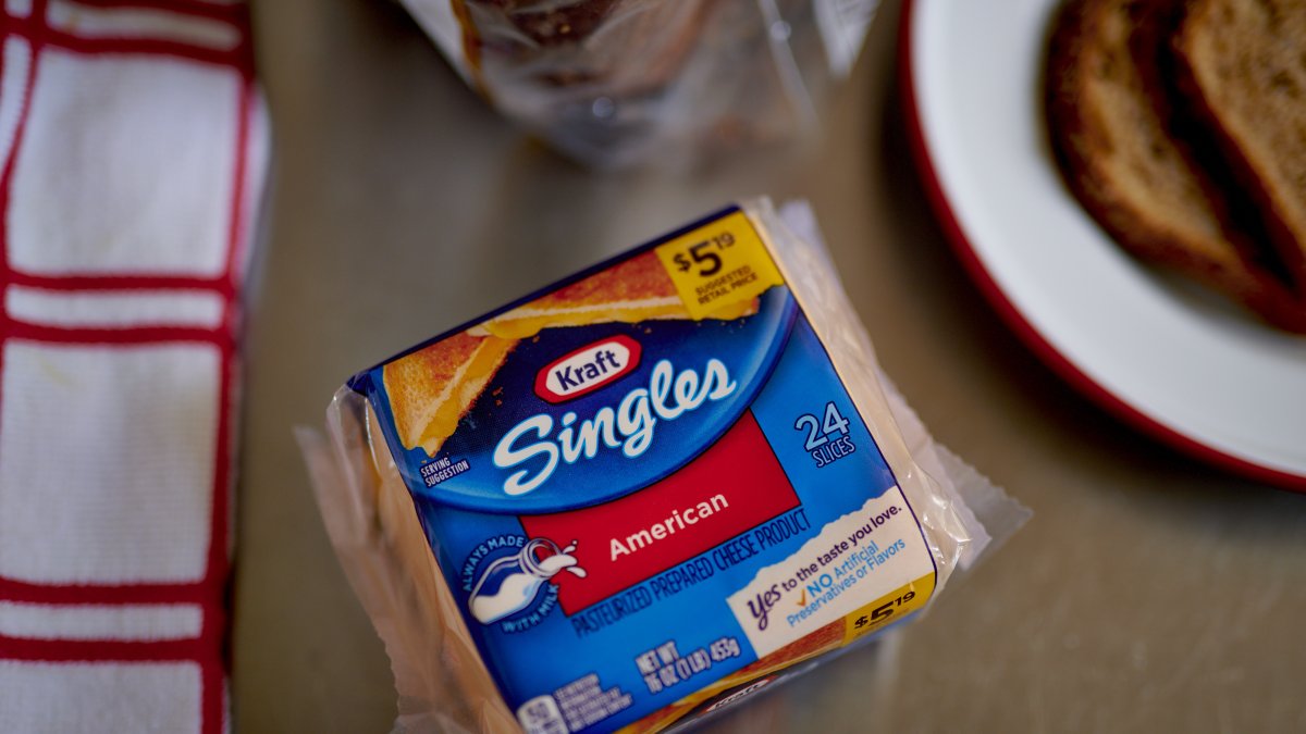 Kraft Heinz recalling some American cheese slices because the wrappers ... Kraft Heinz recalling some American cheese slices because the wrappers ...