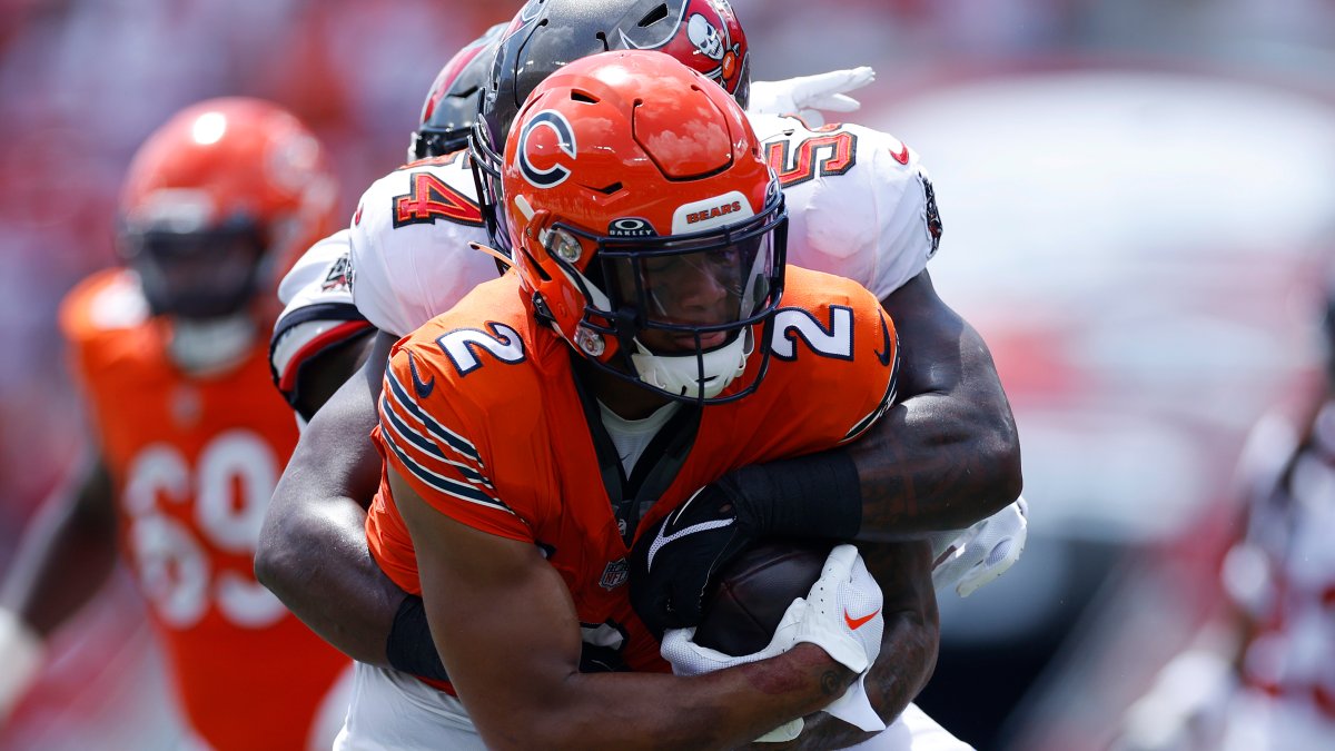 Mic-ed up Devin White sends strong message to DJ Moore – NBC Chicago