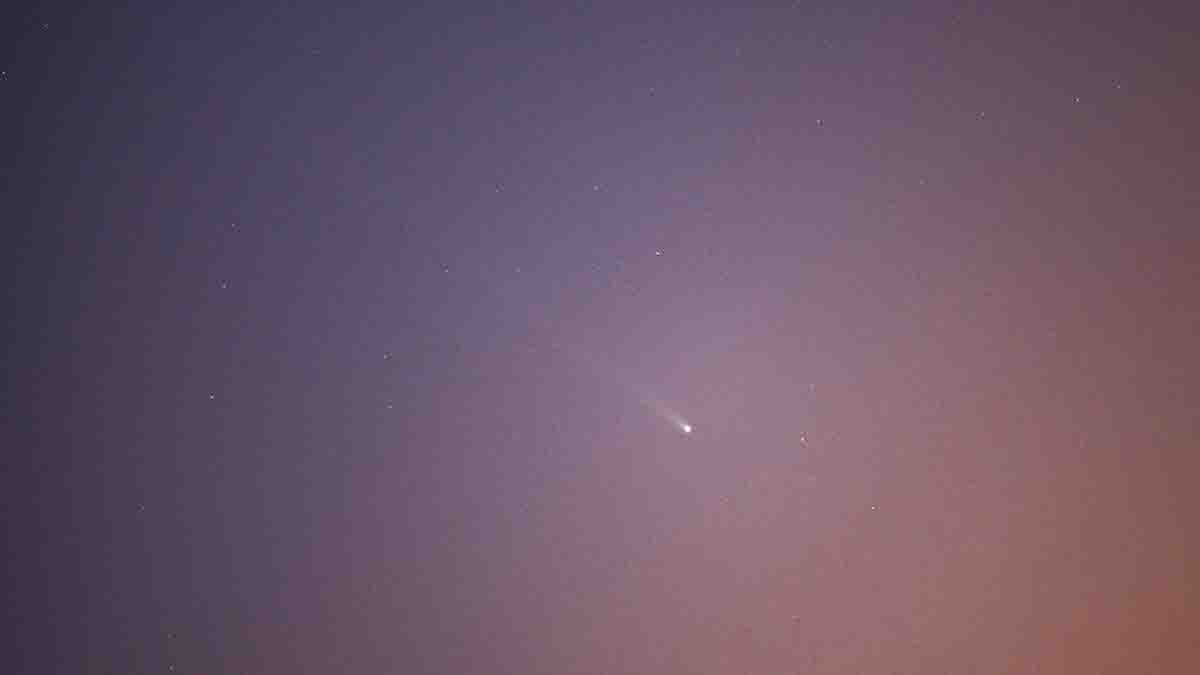 Catch a new comet before it vanishes for 400 years – NBC Chicago