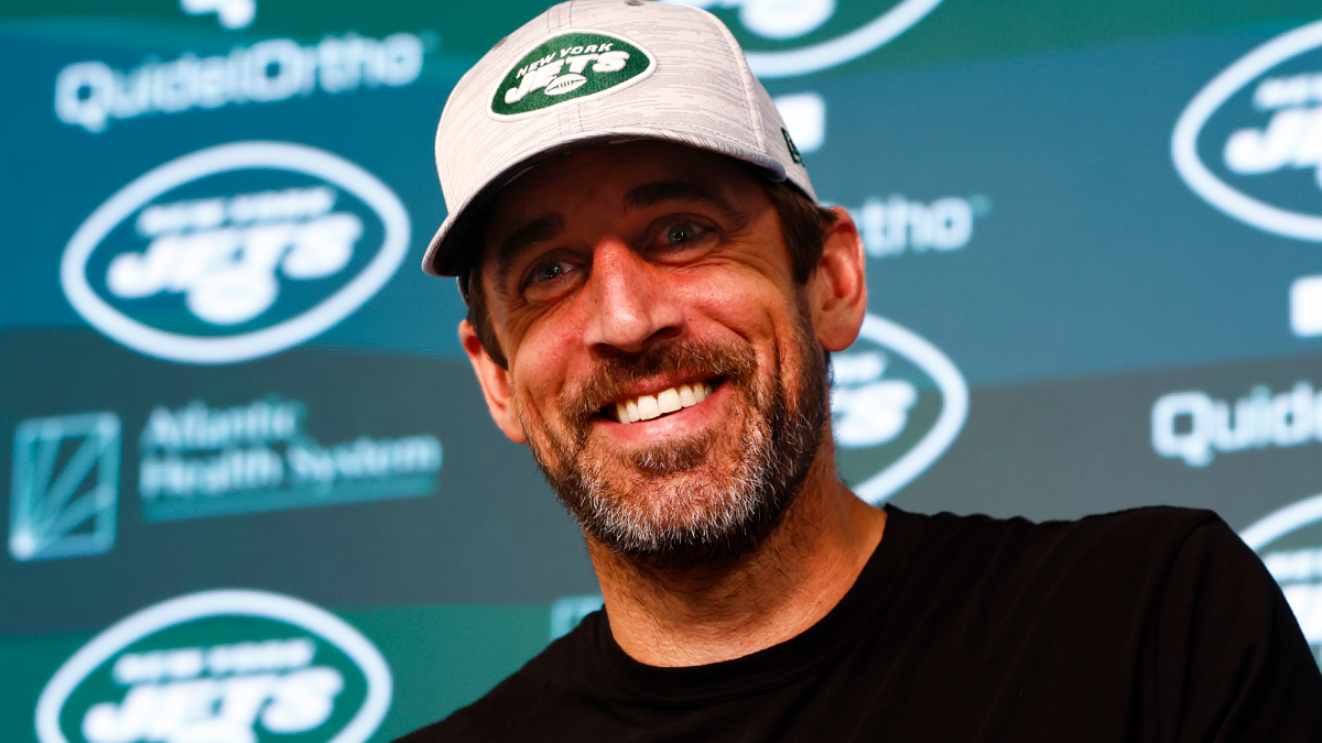 Aaron Rodgers denies having bong on Jets’ sidelines, says it was ...