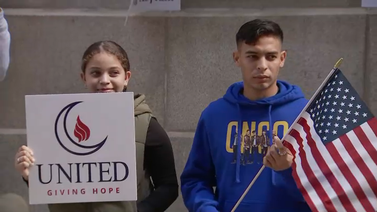 Full Chicago Migrants And Advocates Speak Against Johnsons Tent City