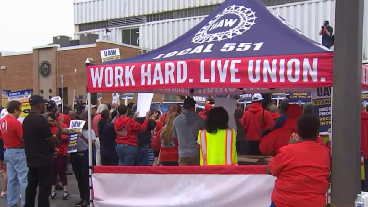 Workers rally at Chicago auto assembly plant – NBC Chicago