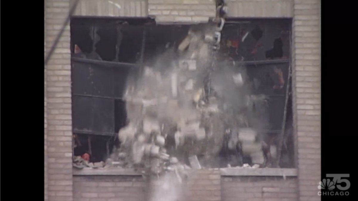 1995: Chicago Stadium falls to wrecking ball – NBC Chicago
