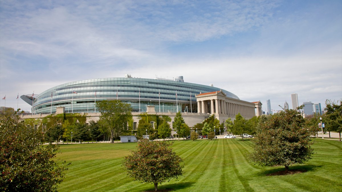 Announcers discuss future of Bears’ new stadium during SNF – NBC Chicago