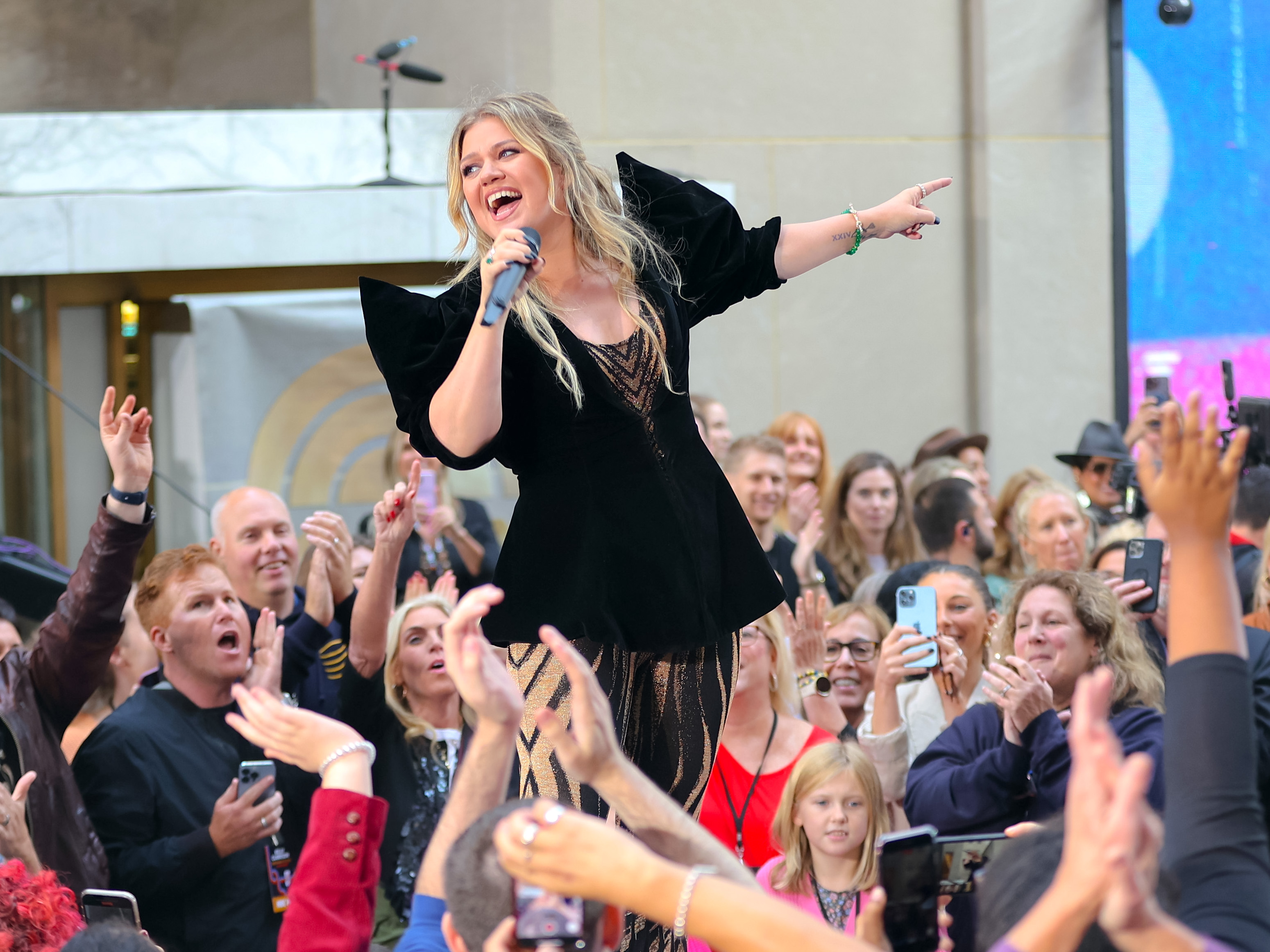 ‘The Kelly Clarkson Show’ returns today from its new NYC studio – NBC ...