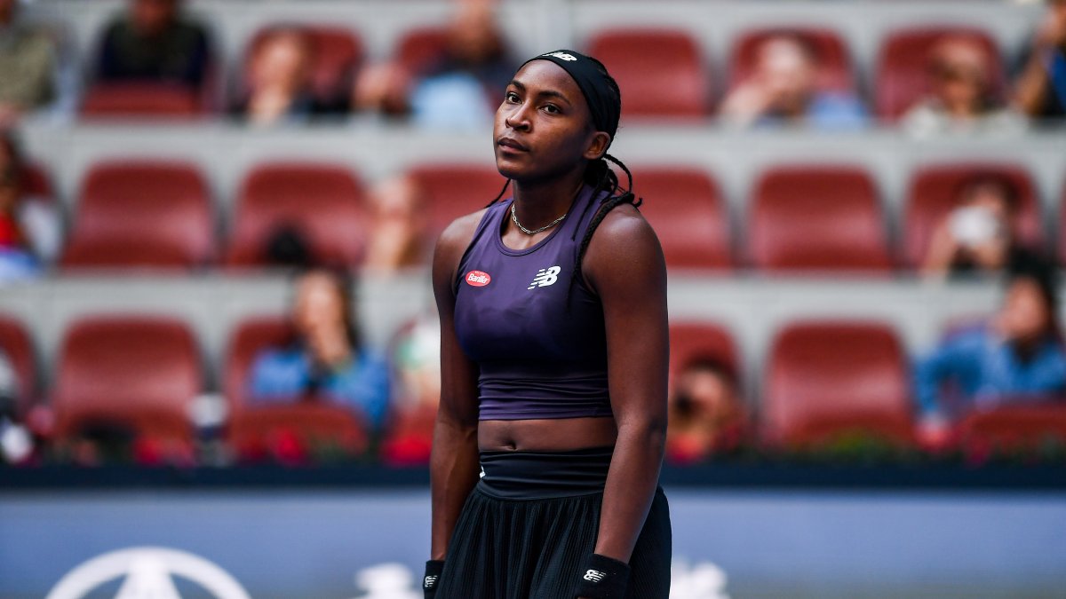 Iga Swiatek ends Coco Gauff’s 16-match winning streak – NBC Chicago