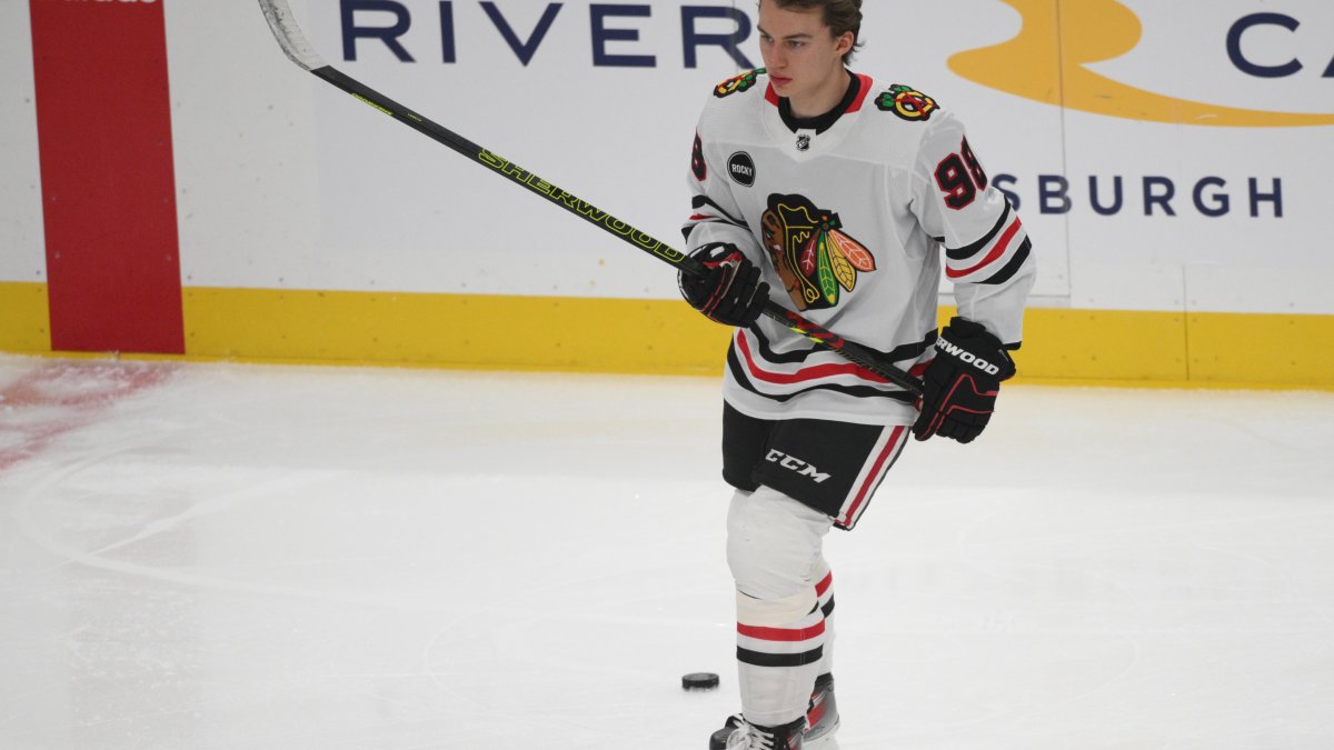 Blackhawks’ Connor Bedard didn’t forget his stick before NHL debut ...