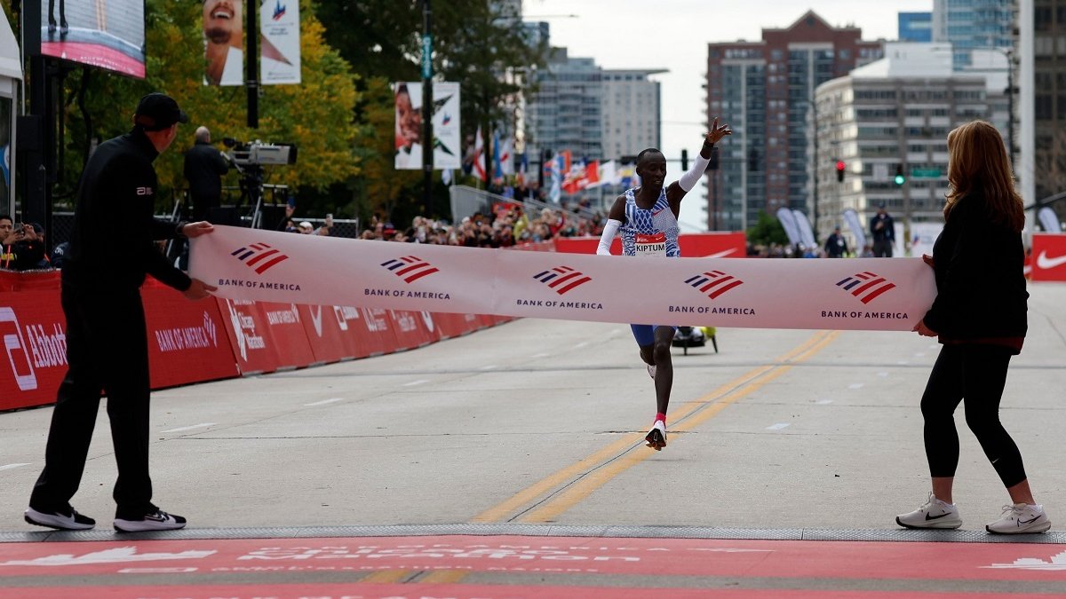 Kelvin Kiptum 2023 Chicago Marathon winner dies at 24 in Kenyan car ...