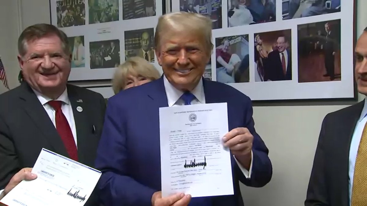 Donald Trump compares self to Nelson Mandela in NH – NBC Chicago