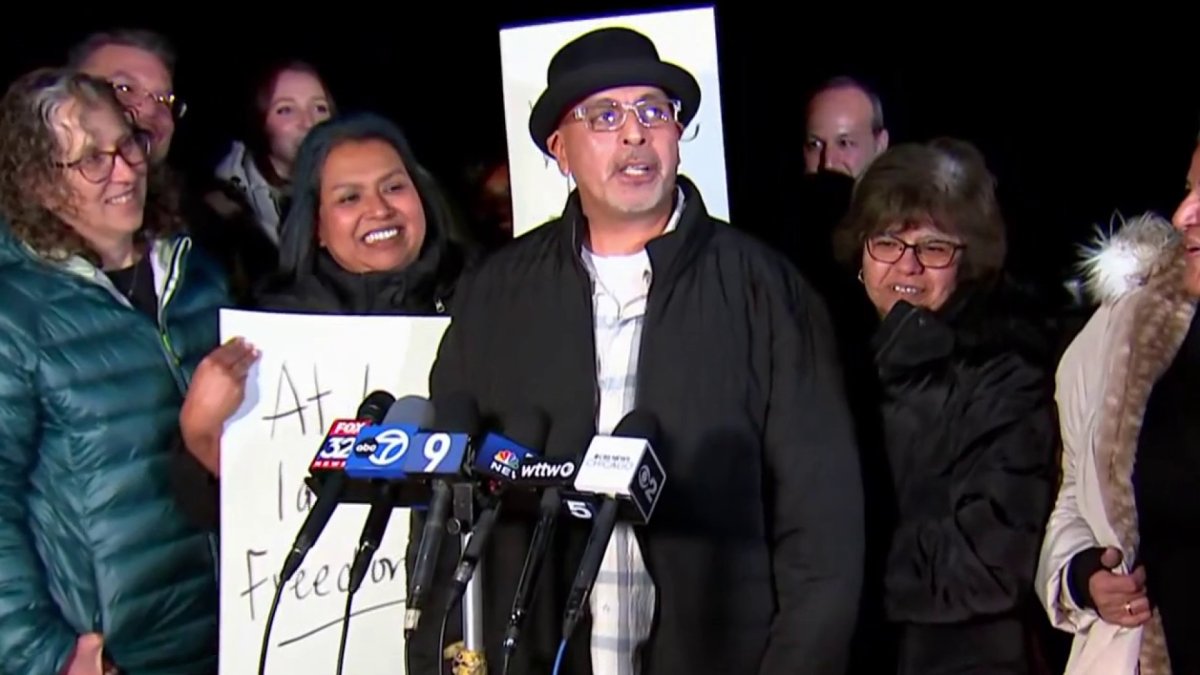 Emotional reunion: Two Chicago men wrongly convicted, released from ...
