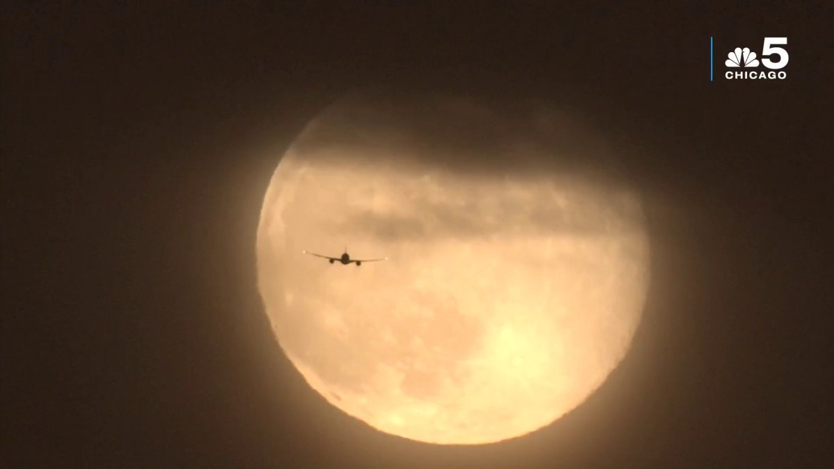 Mesmerizing footage: Sky 5 captures breathtaking images as airplane ...