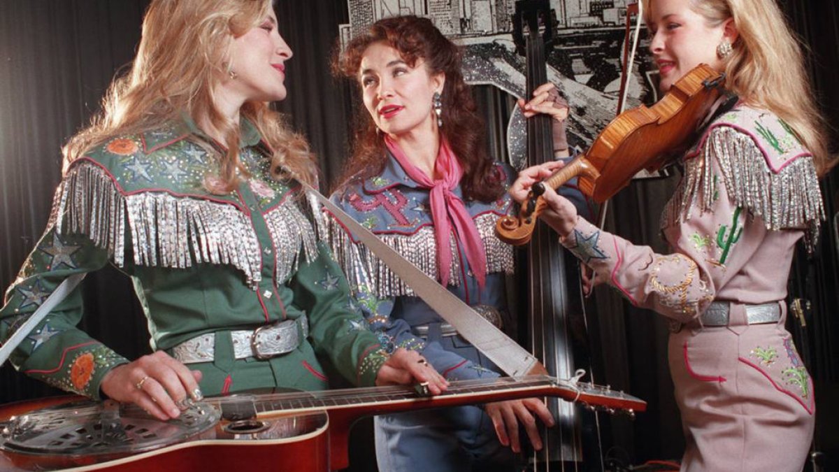 Laura Lynch, founding member of The Dixie Chicks, dead at 65 – NBC Chicago