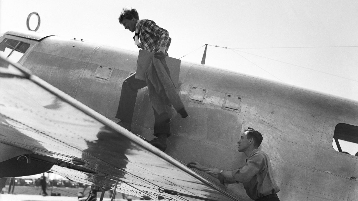 Explorer believes he found Amelia Earhart’s long-lost plane – NBC Chicago