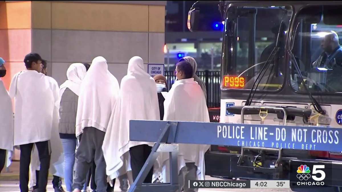 City officials meet with Illinois Congressmen on Chicago migrant crisis ...