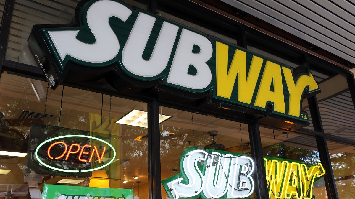 Subway cuts price of footlong to $6.99 as it joins value menu fray ...