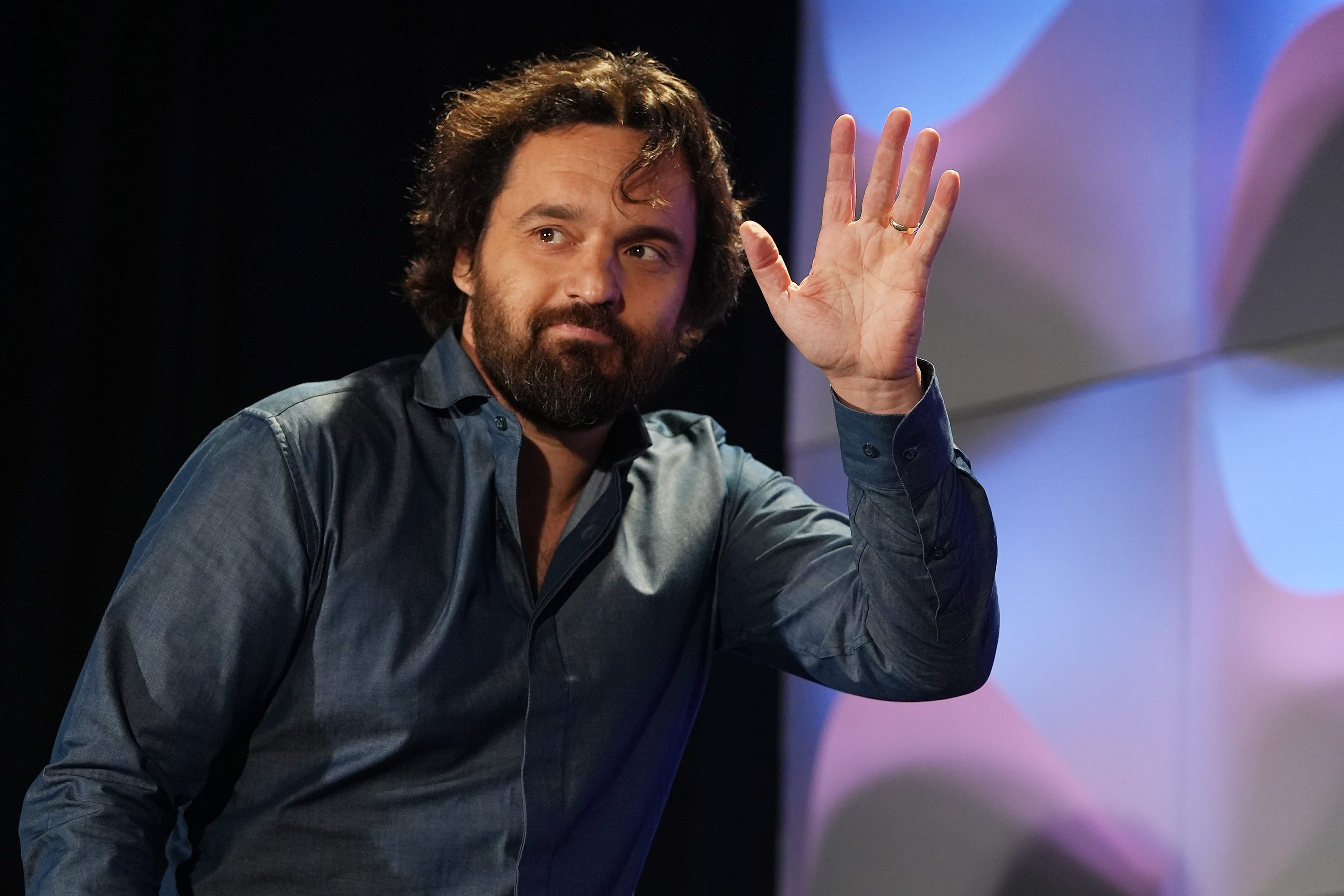 Jake Johnson talks about spreading his father’s ashes on Wrigley Field ...