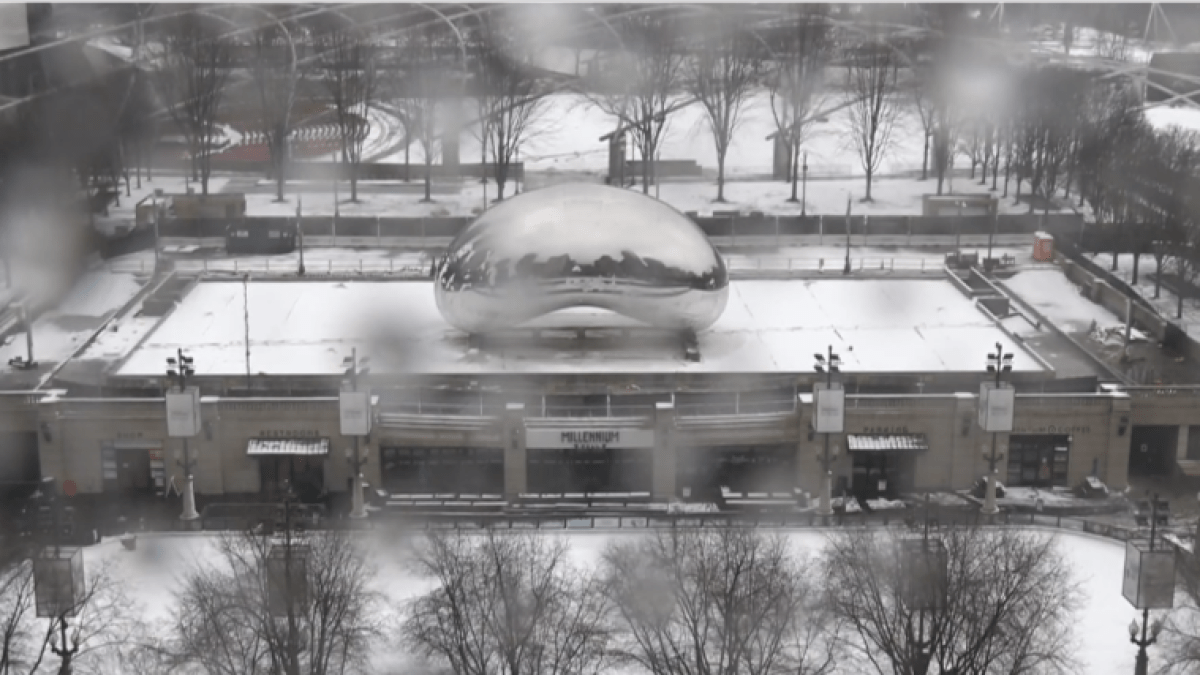 LIVE: Snowy Millennium Park in Chicago during Illinois winter storm ...
